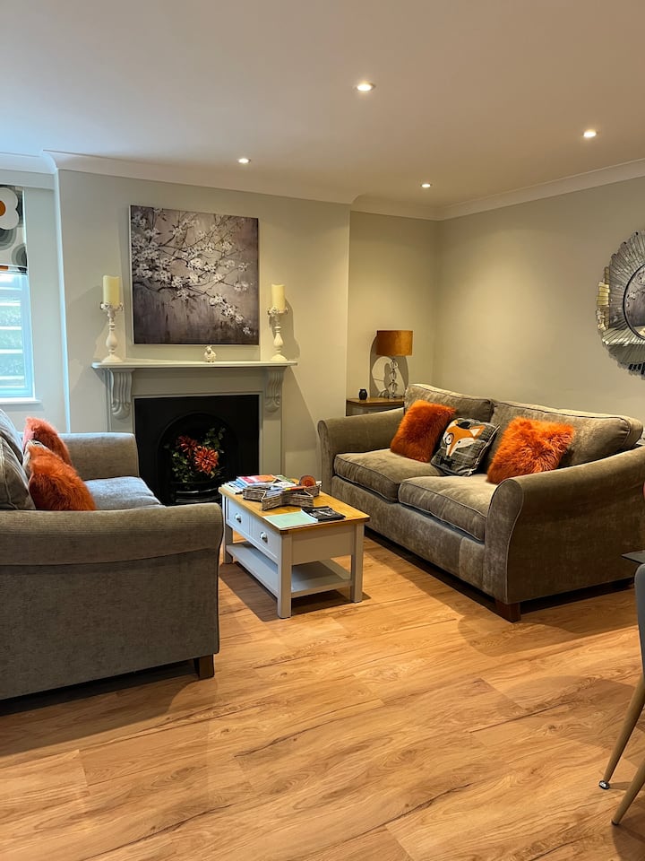 Luxury Refurbished 2 Bedroom Regency Apartment - コッツウォルズ