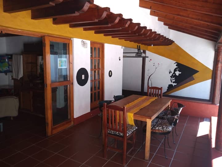 3 Recamaras Baño Priv. C/u Garage, Patio, Chiminea - Valle de Bravo