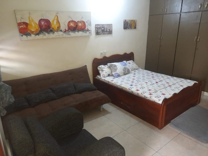 Villa Autonome De 50 M2 Avec Jardin Et Terrasse. - Abidjan