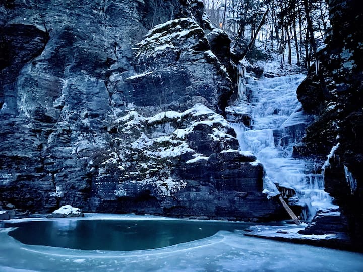 Lovely Farm Cottage & Majestic Waterfall - Hudson Valley