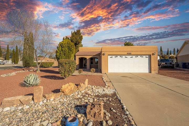 Sunny, Functional, Central Nw Area -- Super Clean! - Albuquerque, NM