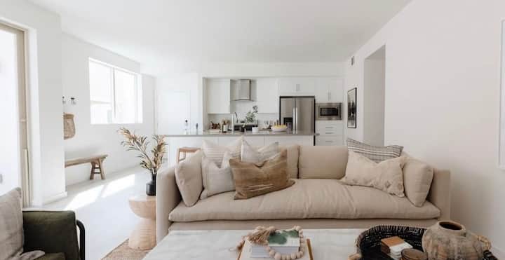 Bright And Airy Penthome At The Mill - 새크라멘토