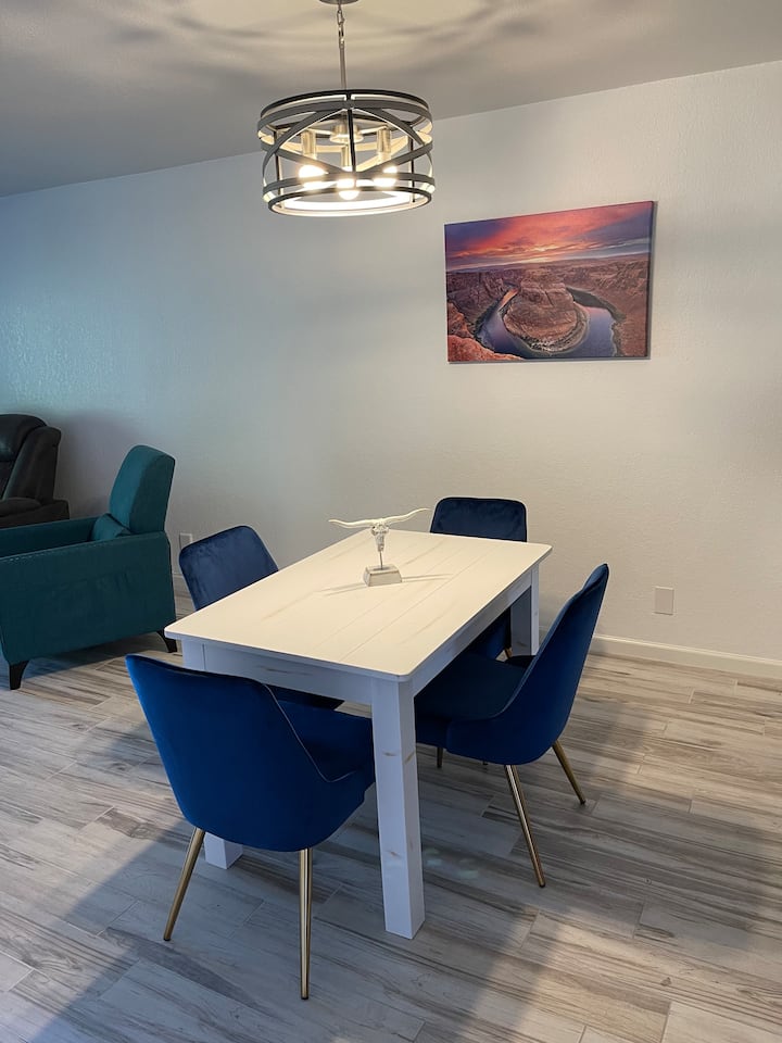 Desert Escape - Modern 2-bedroom Condo With Pool - Phoenix, AZ