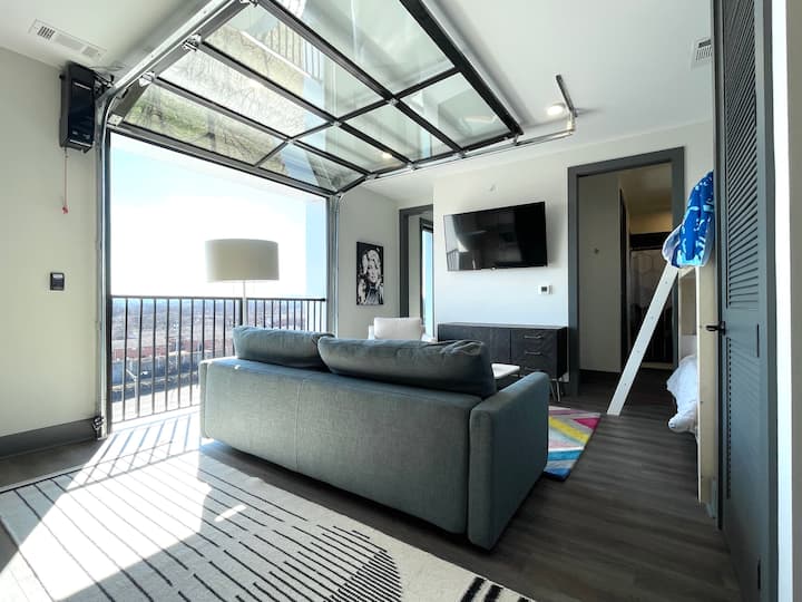 Cute Condo + Rooftop, 5 Min To Broadway - Nashville, TN