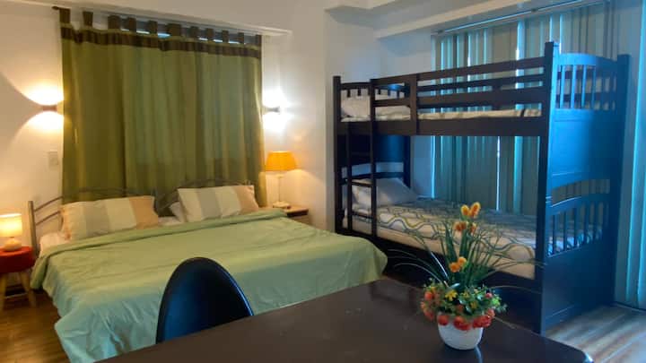 Stunning View 2 Bedroom Condo In Manila W/balcony - Manila