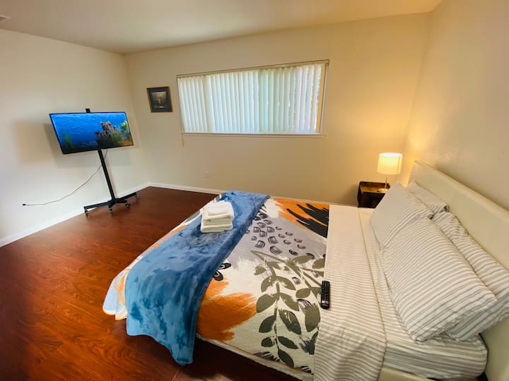 Cheerful Entire House/12 People/4 Brs/6beds/2baths - Fontana