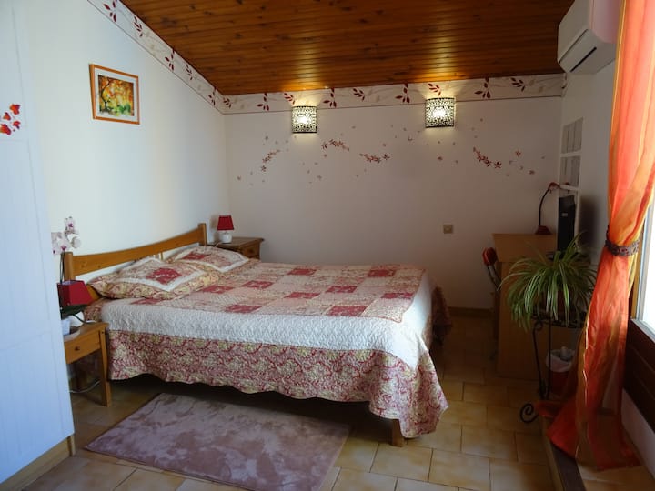 Agréable Chambre De 12m2 Avec Parking Gratuit - Carpentras