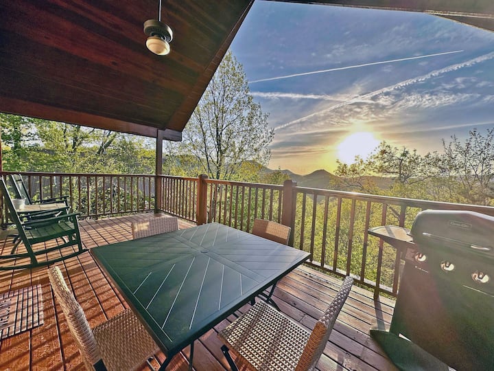 Hot Tub L Mountain Views L Peaceful - Townsend, TN