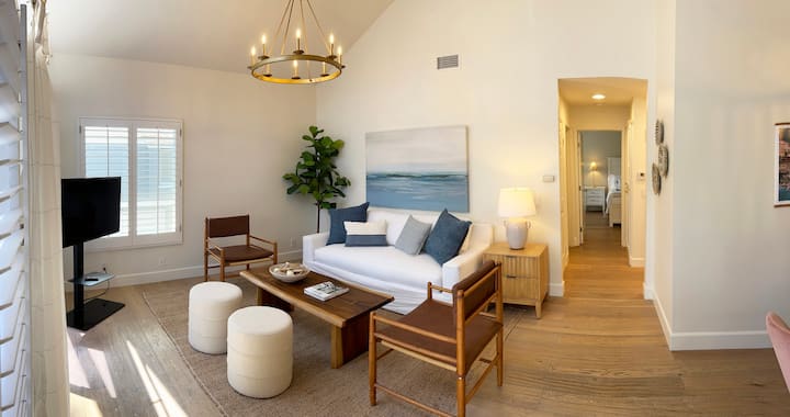 Luxury Coastal Chic 2 Bedroom Condominium - 뉴포트비치