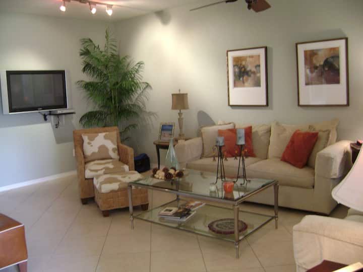 Spotless Professionally Decorated Townhome - Jupiter, FL