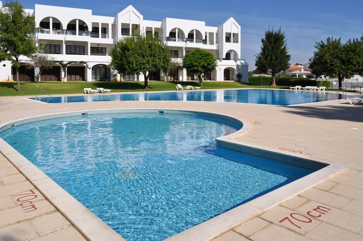 Idéal Pour Une Famille De 2 Adultes Et 2 Enfants - Algarve