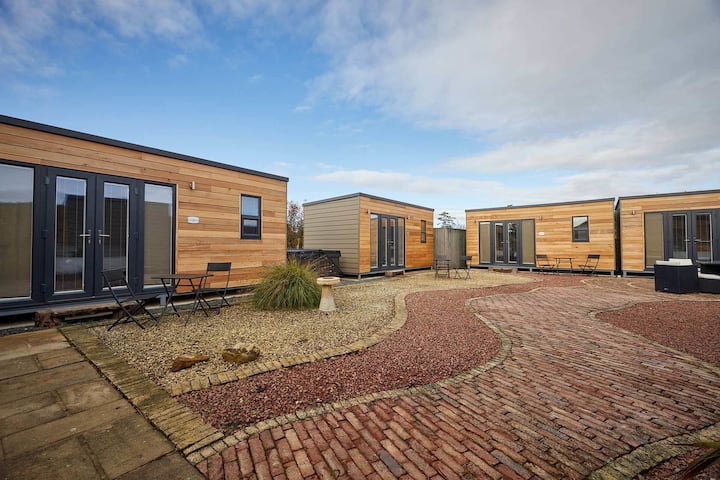 Lodges,pods,rooms,near Bamburgh.hot Tub.sleeps 15 - Bamburgh