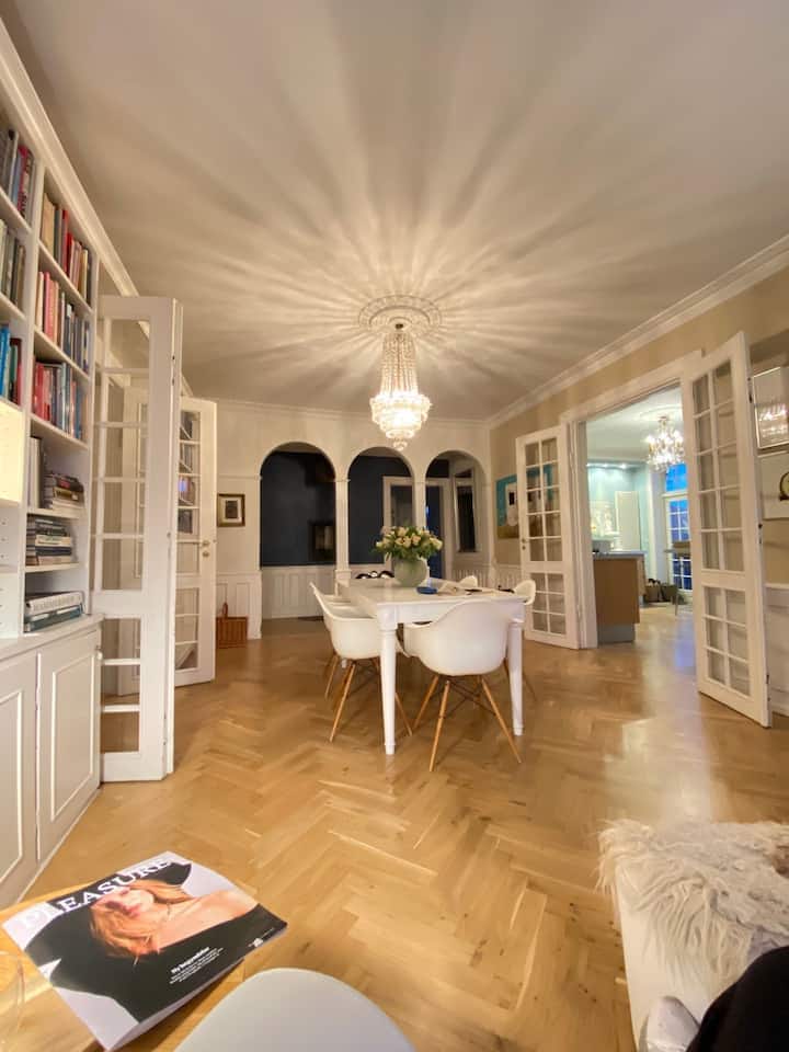 Smuk Stor Villalejlighed Med Pejs, Balkon Og Have - Copenhagen