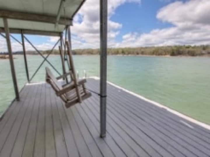 Spacious, Lake Front, Family And Dog Friendly Home - Cumming, GA