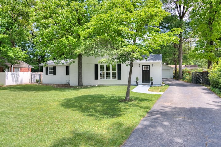 Modern Midtown Gem Across From Park & Courts - Aiken, SC