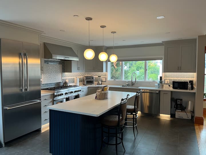 4. Turret Room Suite - Oceans Views (240' Sq Ft) - Boston, MA