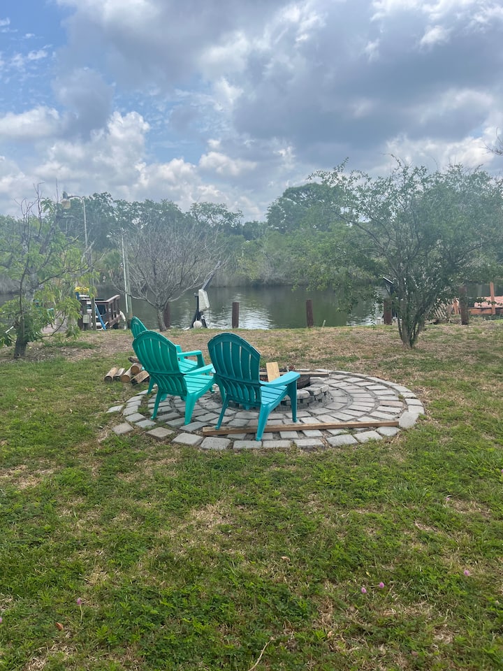 Holiday Waterfront Home W/ Electric Car Charger ! - Holiday, FL