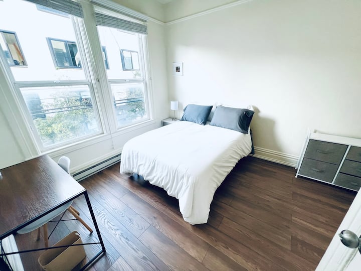 Sunny, Private Room In The Heart Of Sf (2d) - San Francisco, CA