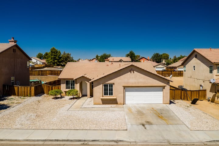 Amazing Home - Victorville, CA