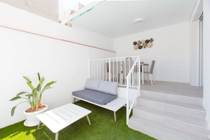 Nuevo Piso Con Patio Al Lado Del Centro Y La Playa - San Juan Playa
