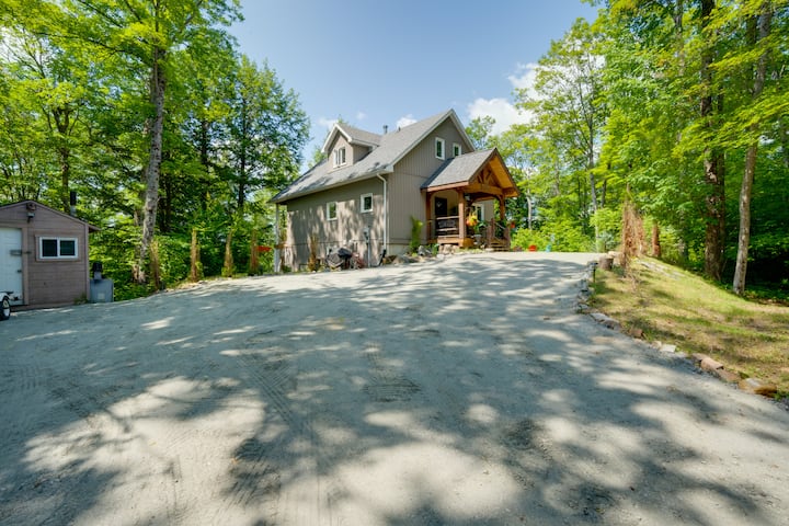 Highland Bliss Gorgeous Lakefront Cottage& Hot Tub - Ontario