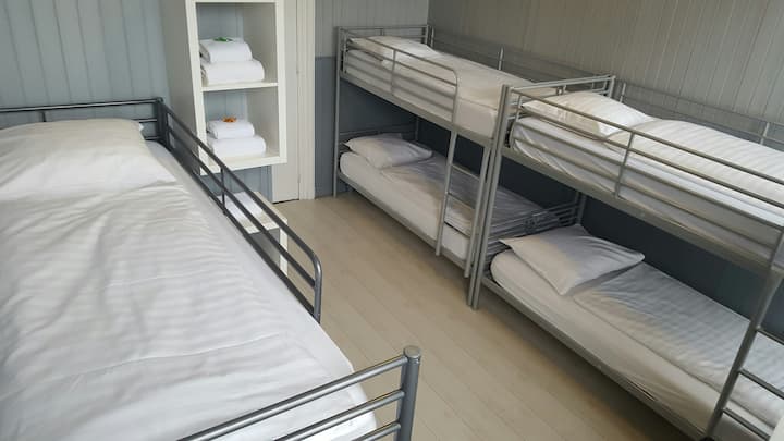 Chambre 6 Pers., 3 Lits Superposés, Bain Privée. - Heerlen