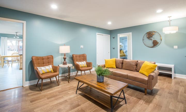 Luxury Ranch At Carmel City Center - Castleton, IN