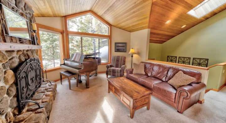 Enjoy Hickory Haus-a Cozy 3br/3.5ba In The Woods! - Sunriver, OR