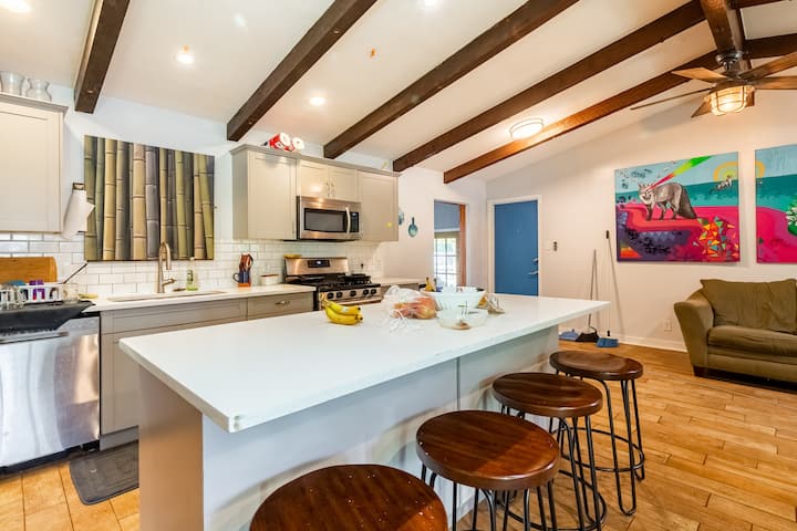 Private Huge Bathroom! Awesome Private Master Room - Austin, TX