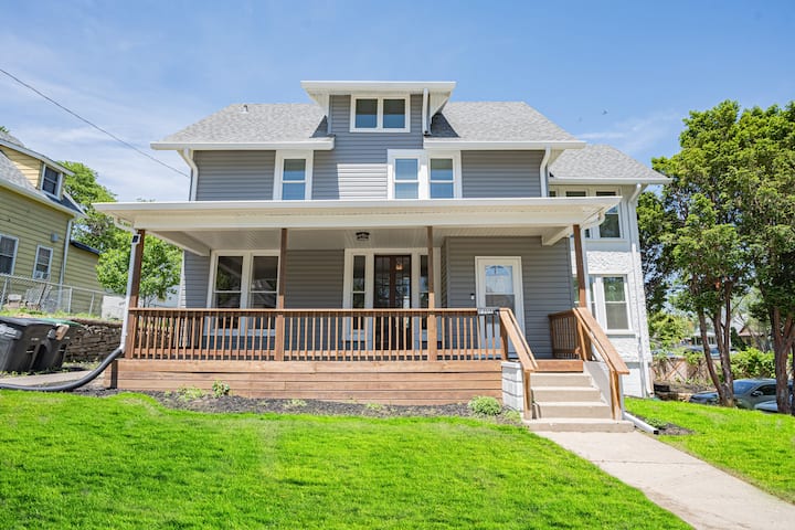 3,000sqft•4 Bdrm•2 Sunrooms•nearzoo. - Omaha