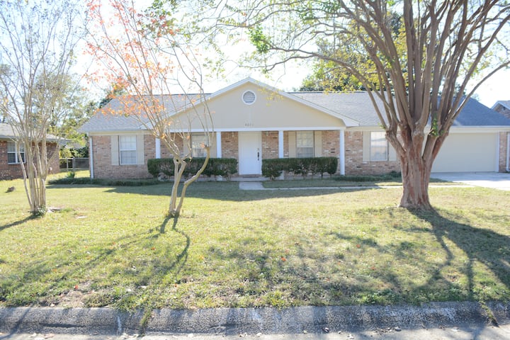 Spacious & Modern Home w/ 4BD & 2BA - Houses for Rent in Pensacola ...