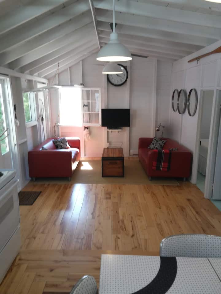 Lovely Two Bedroom Cottage - Sauble Beach