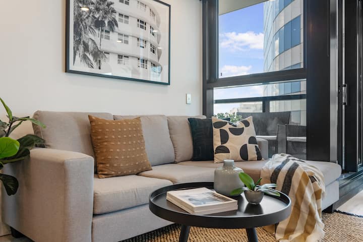 Location! Stunning Apartment With Amazing Views - Auckland