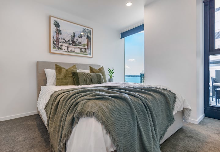 Location! Stunning Apartment With Amazing Views - Gion