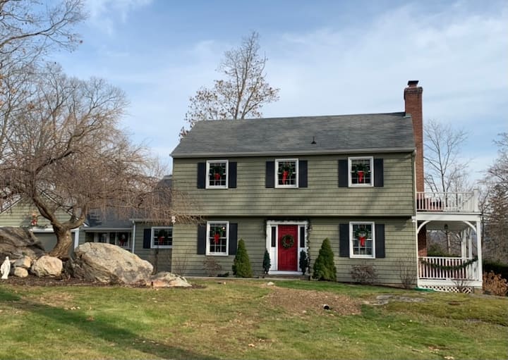 Old Grad Inn + Entire Home, 4 Bdrm, 3 1/2 Bath - Peekskill, NY