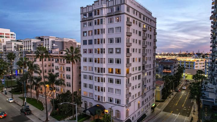 Lovely 1 Bdr Condo, Walking Distance To Everything - Carson, CA