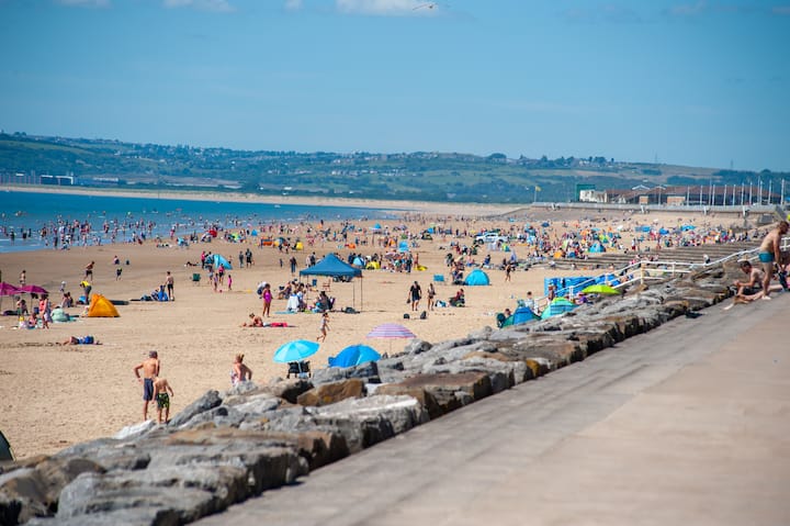 10 Handpicked Airbnb Vacation Rentals In Port Talbot, UK | Trip101