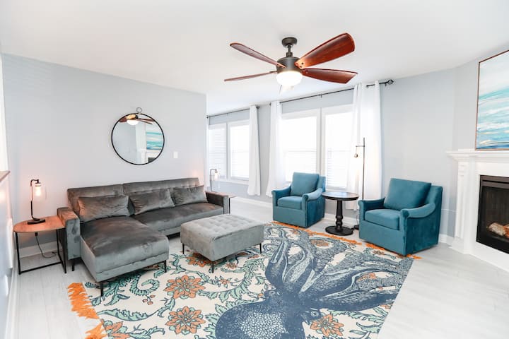 Steps To The Beach | Sun-filled 4br Townhouse - Virginia Beach, VA