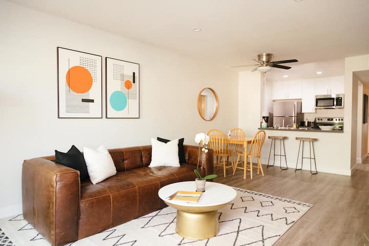 Hot Tub | King Bed | Gym | Pet Friendly - Agoura Hills, CA