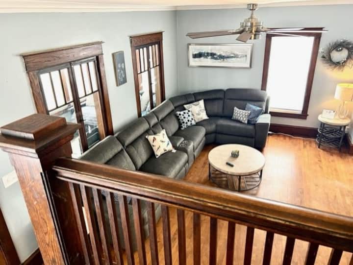 Ritchie’s 4bd Morrison Mansion - Appleton, WI
