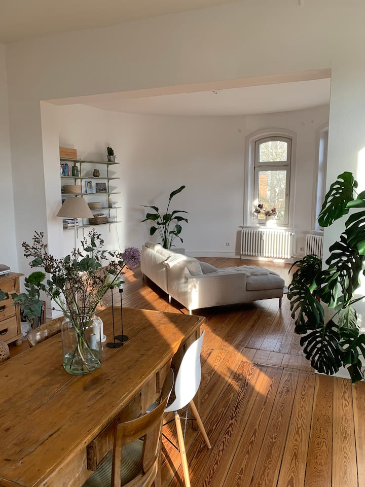 Große Altbauwohnung Mit Terrasse - Kiel