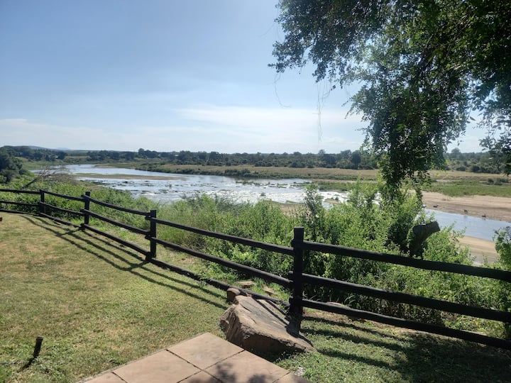 Adorable 2 Bedroom Unit With Stunning River View - Komatipoort