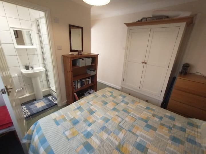 Comfortable One Bedroom Self Contained Place. - Swindon