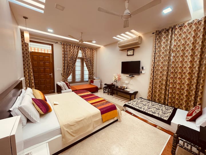 Luxurious Garden View Suite(breakfast Included) - India