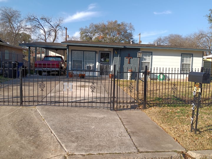 Bonita Casita
15 Min Dt
Historic Missions,
Toyota - Mission del Lago - San Antonio