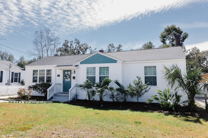 Sunnymoon Cottage - New Pet Friendly Home! - Pensacola, FL