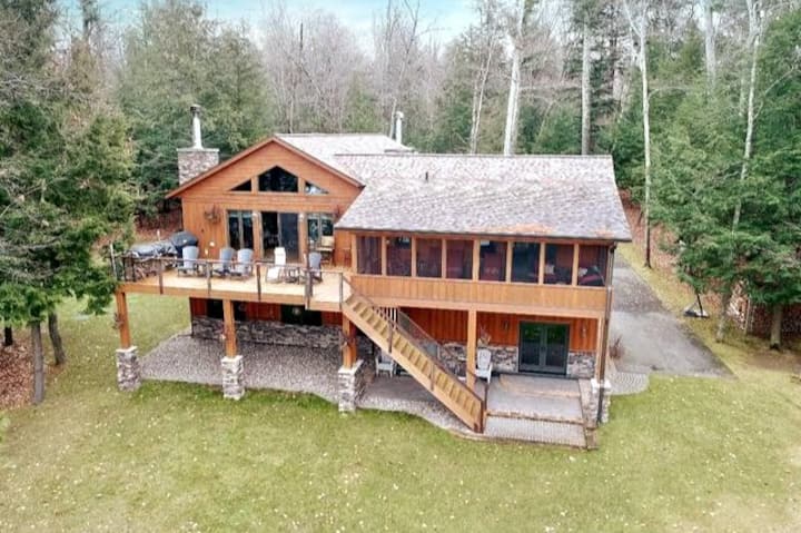Welcome To Papa Smurfs Lakefront Getaway With Spa! - Minocqua, WI