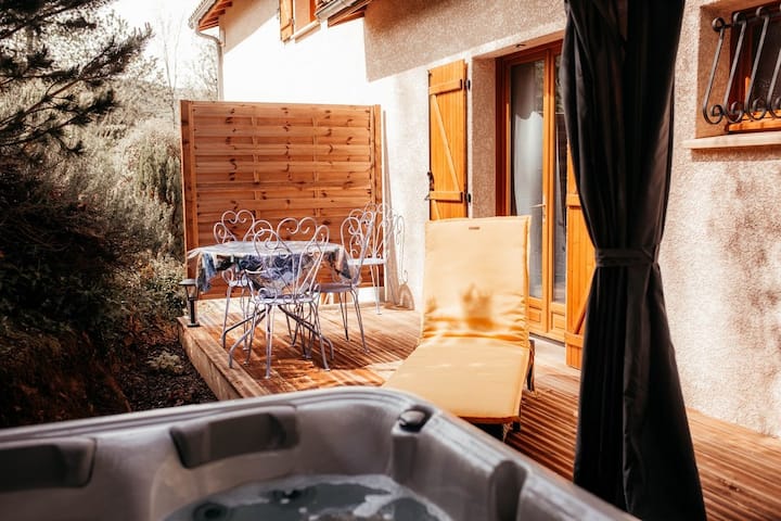 Gîte Avec Spa Les Hauts De Monségu - Ariège