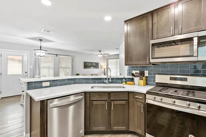 The Suburban Street Stay - Unit A - Georgetown, TX