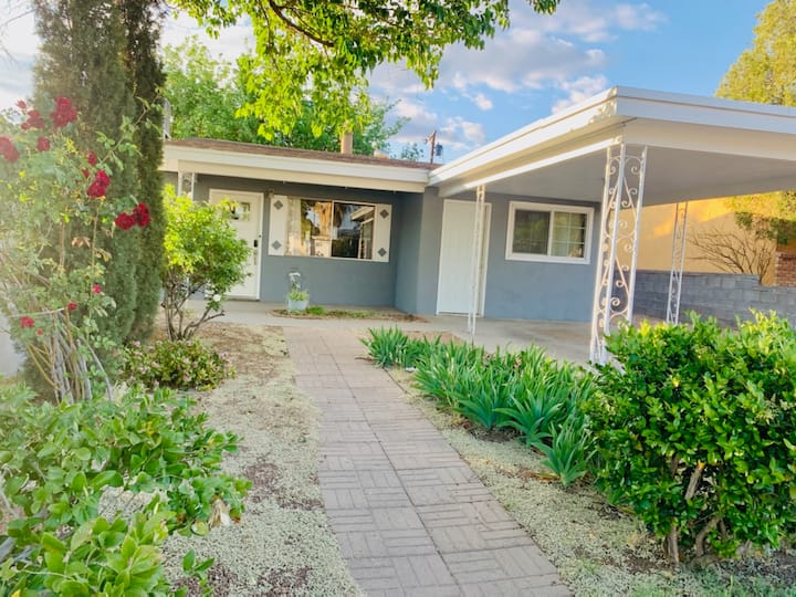 Near University, Accessible 3- Bedroom Home. - Las Cruces, NM